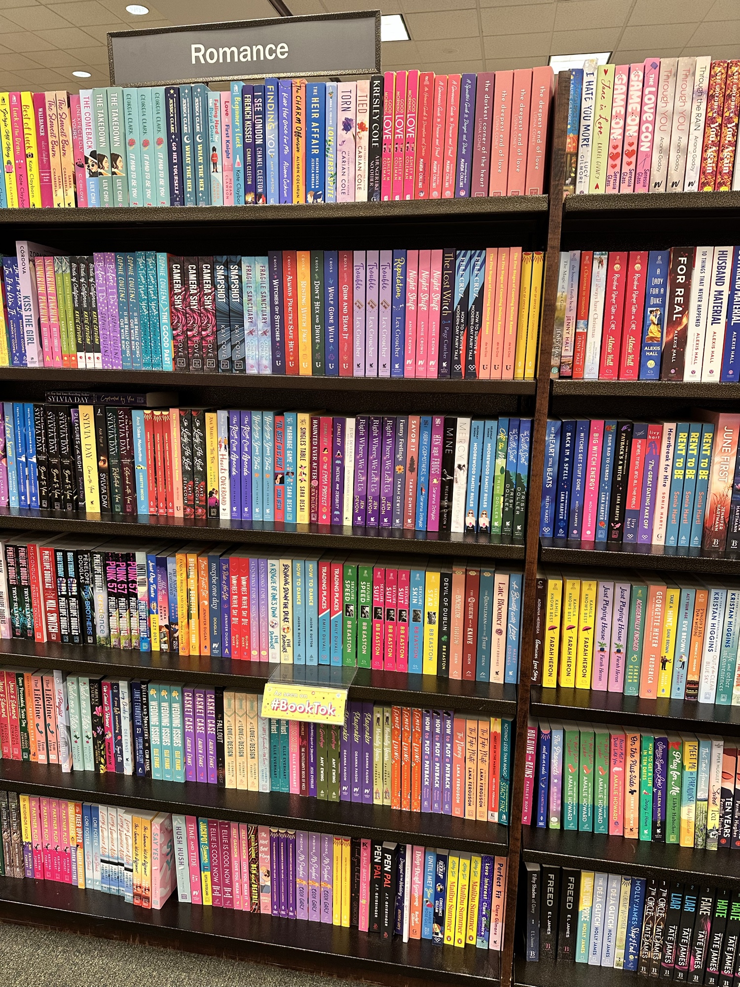 Books & Besties 🏹🎀🤍 Book Club | Join & Read on Fable